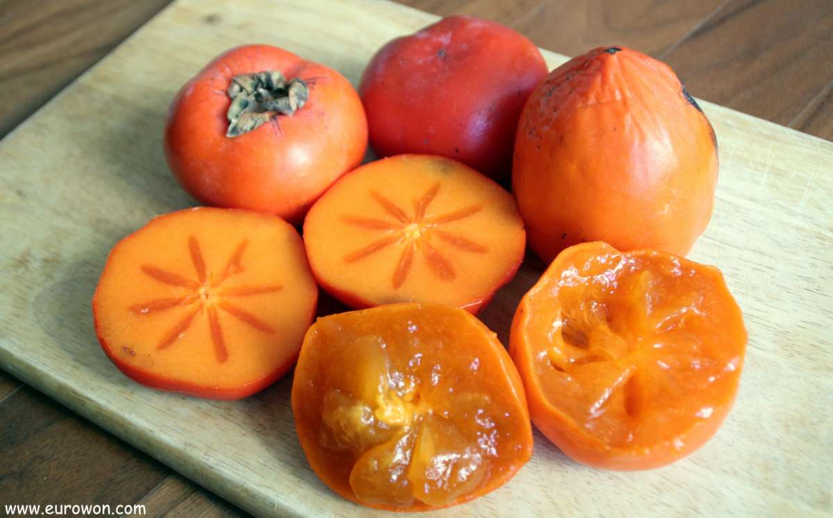 Caqui, la fruta desconocida de la que pocos hablan - Infoagro