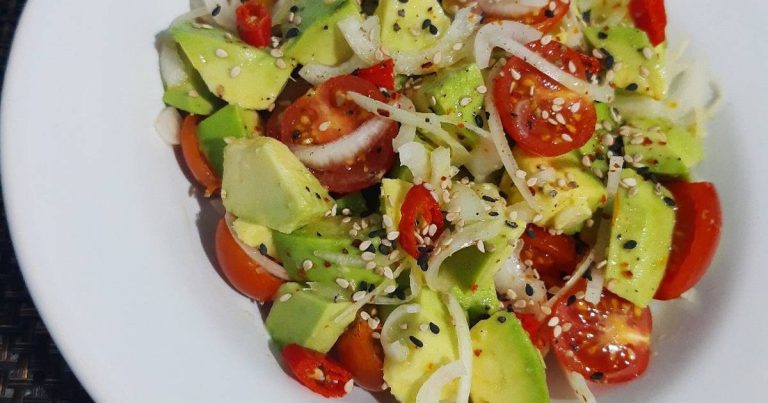 Fácil receta de ensalada con cubitos de palta - Infoagro