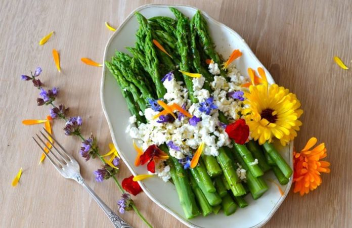 Estas 25 flores que se pueden comer y sirven para decorar los platos ...