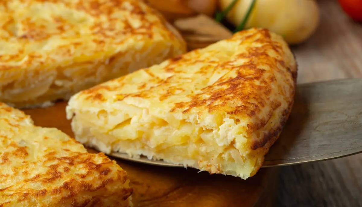 Deliciosa receta de tortilla de papa y cebollas en 5 simples pasos ...