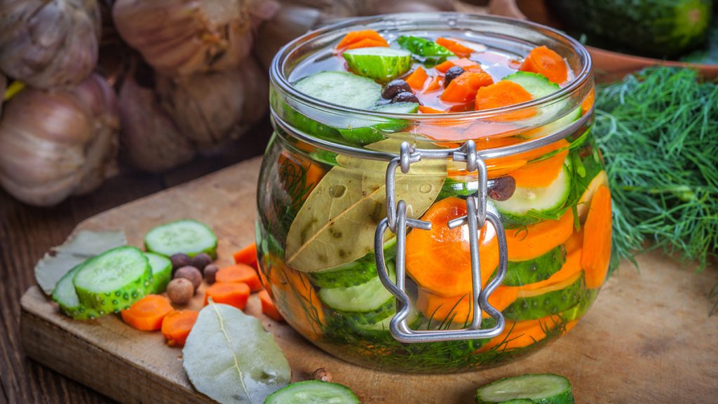 Conservas: Una sencilla receta para elaborar pickles de campo casero ...