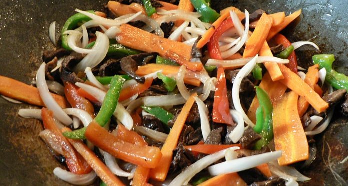 Así puedes preparar un salteado de verduras de forma sencilla y ...