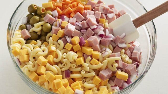 Ensalada fresca de fideos coditos (macarrones) a lo puertorriqueño ...